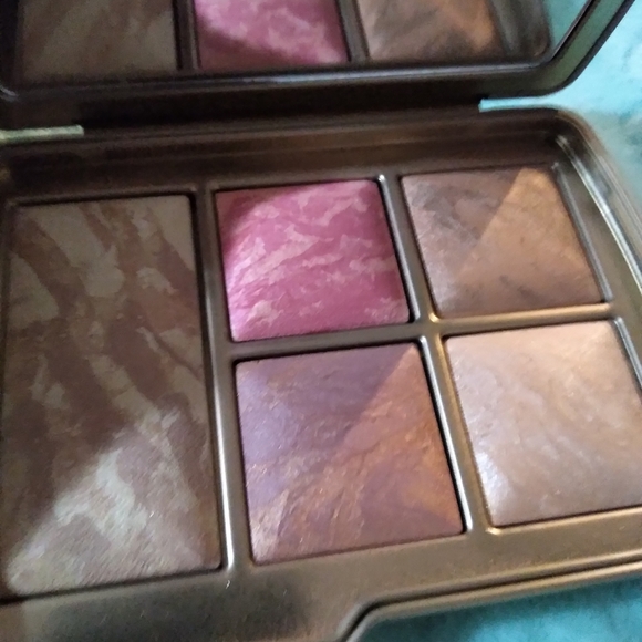 ambient | Makeup | Hourglass Ambient Hilighter Compact | Poshmark